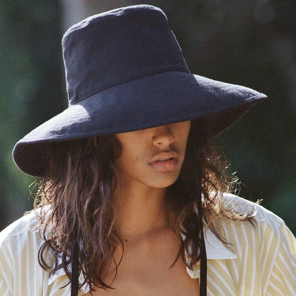 LACK OF COLOR HOLIDAY BUCKET HAT: BLACK CANVAS – Common Circus