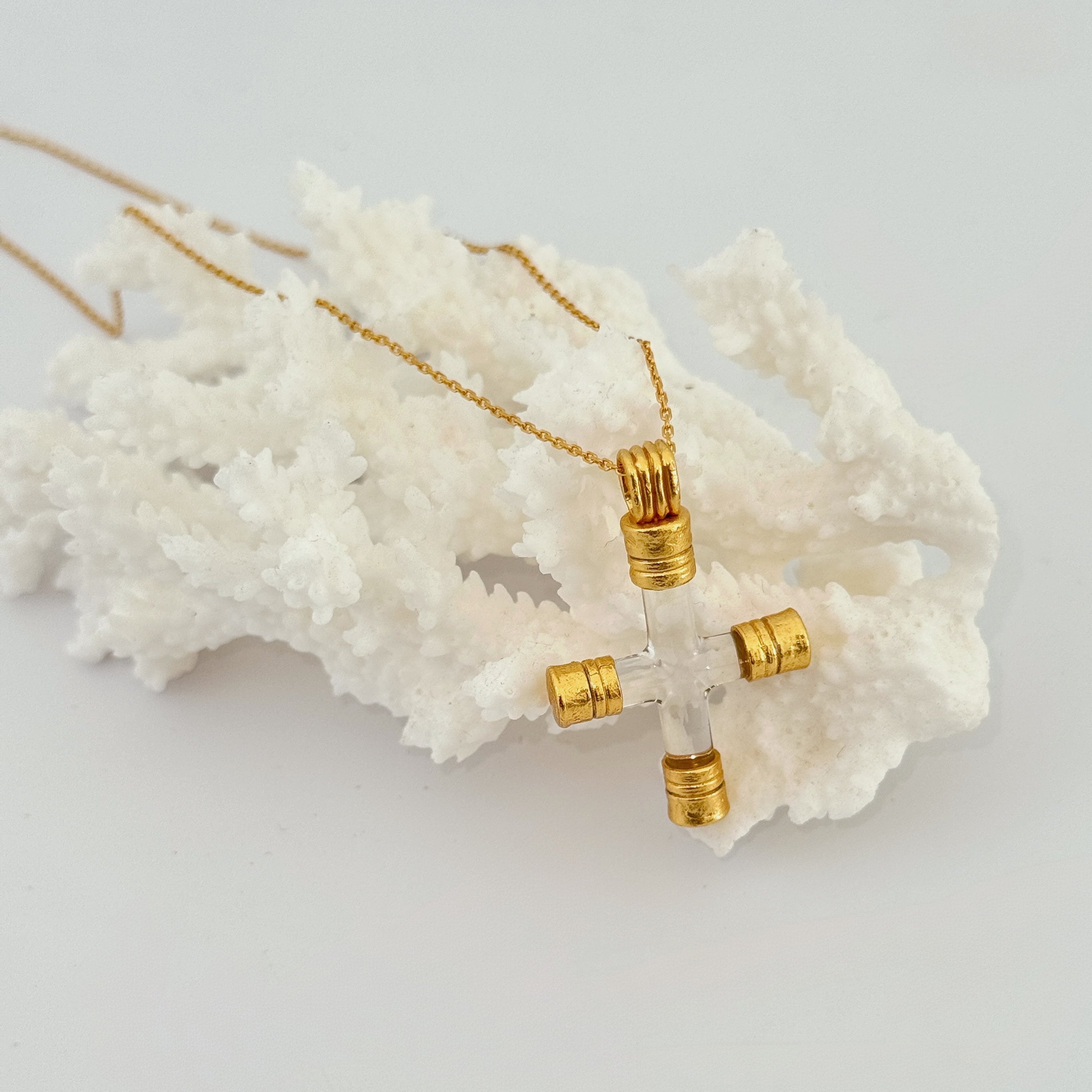CLEOPATRA'S BLING CRUX PENDANT NECKLACE IN QUARTZ: GOLD – Common Circus